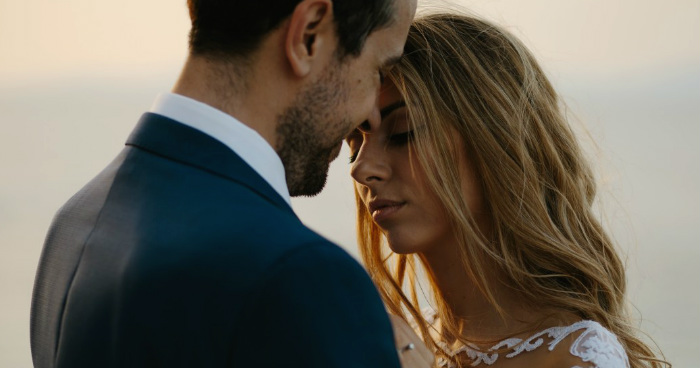 11 Simple Things That Prove Your Man Loves You With All His Heart