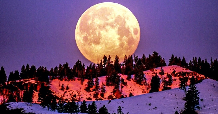 July 2022's Full Supermoon Will Be The Biggest And Brightest Moon of ...