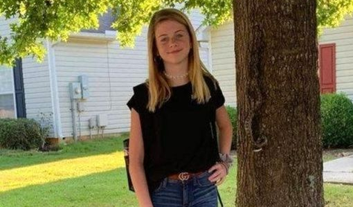 She Took A Photo Of Her Daughter, But When They Noticed Closer They ...