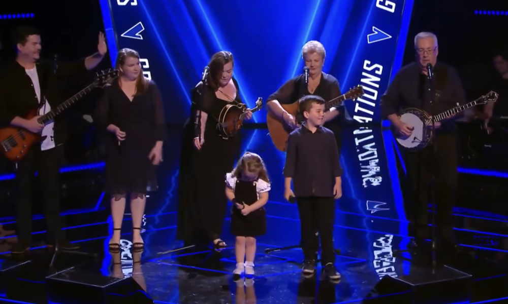When This Family Stepped On Stage And Start Singing, The Audience ...