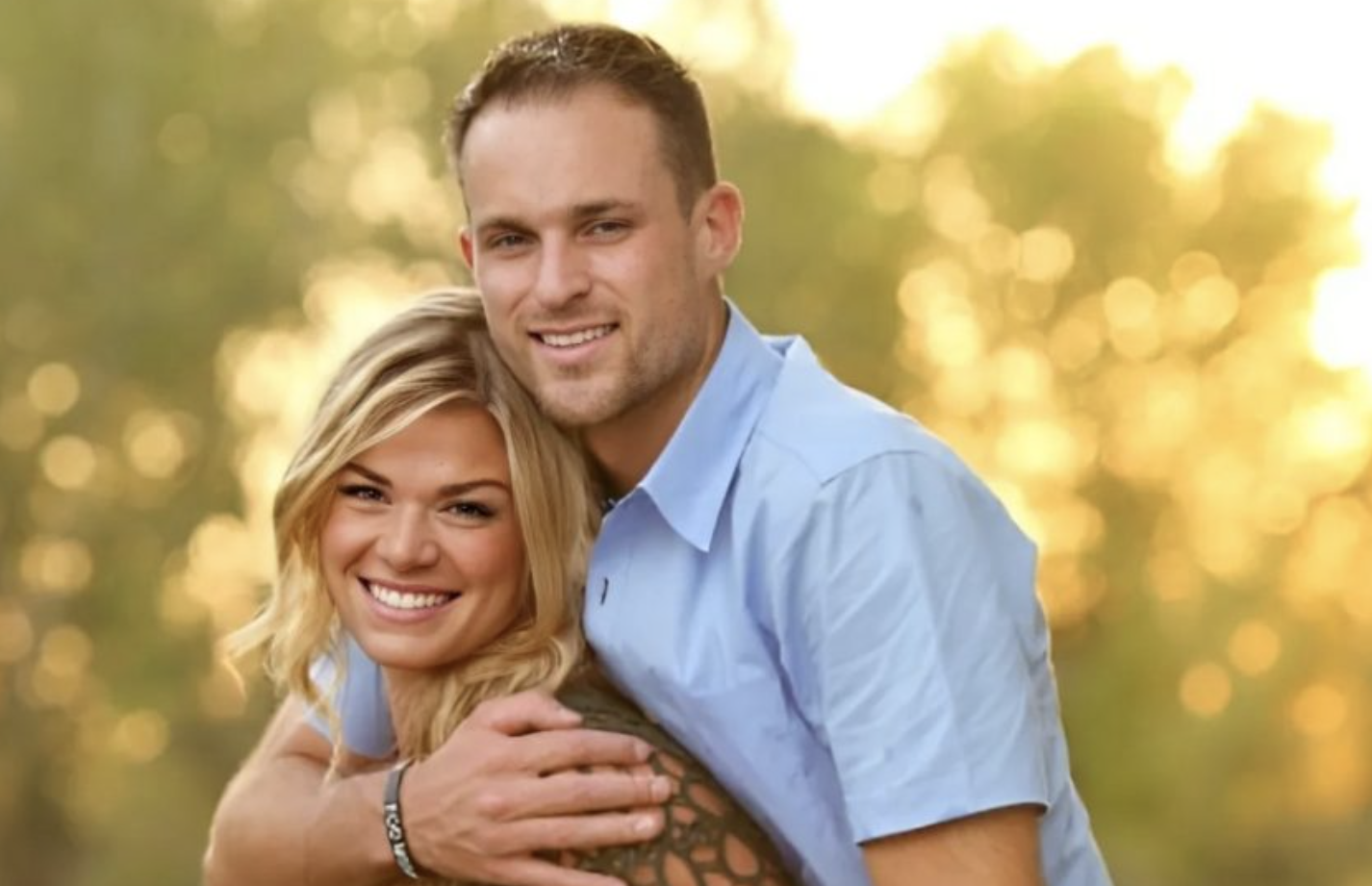 The Backstory Of This Heartwarming Picture: A Woman Embracing Her ...