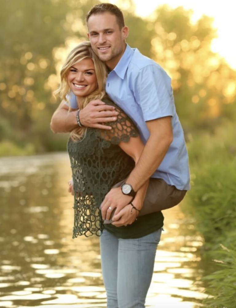 The Backstory Of This Heartwarming Picture: A Woman Embracing Her ...
