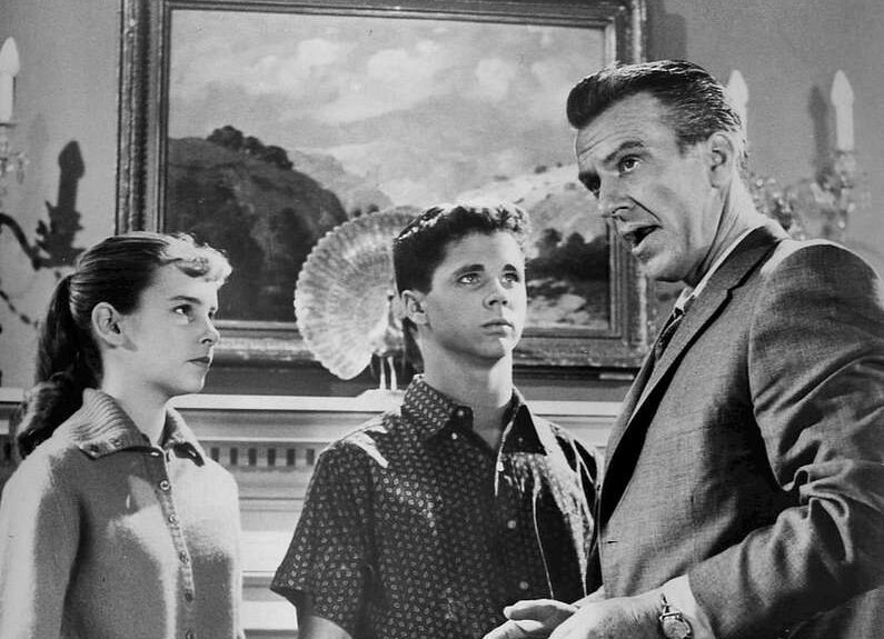 Mistakes And Bloopers That Not Many People Know About In "Leave It To ...