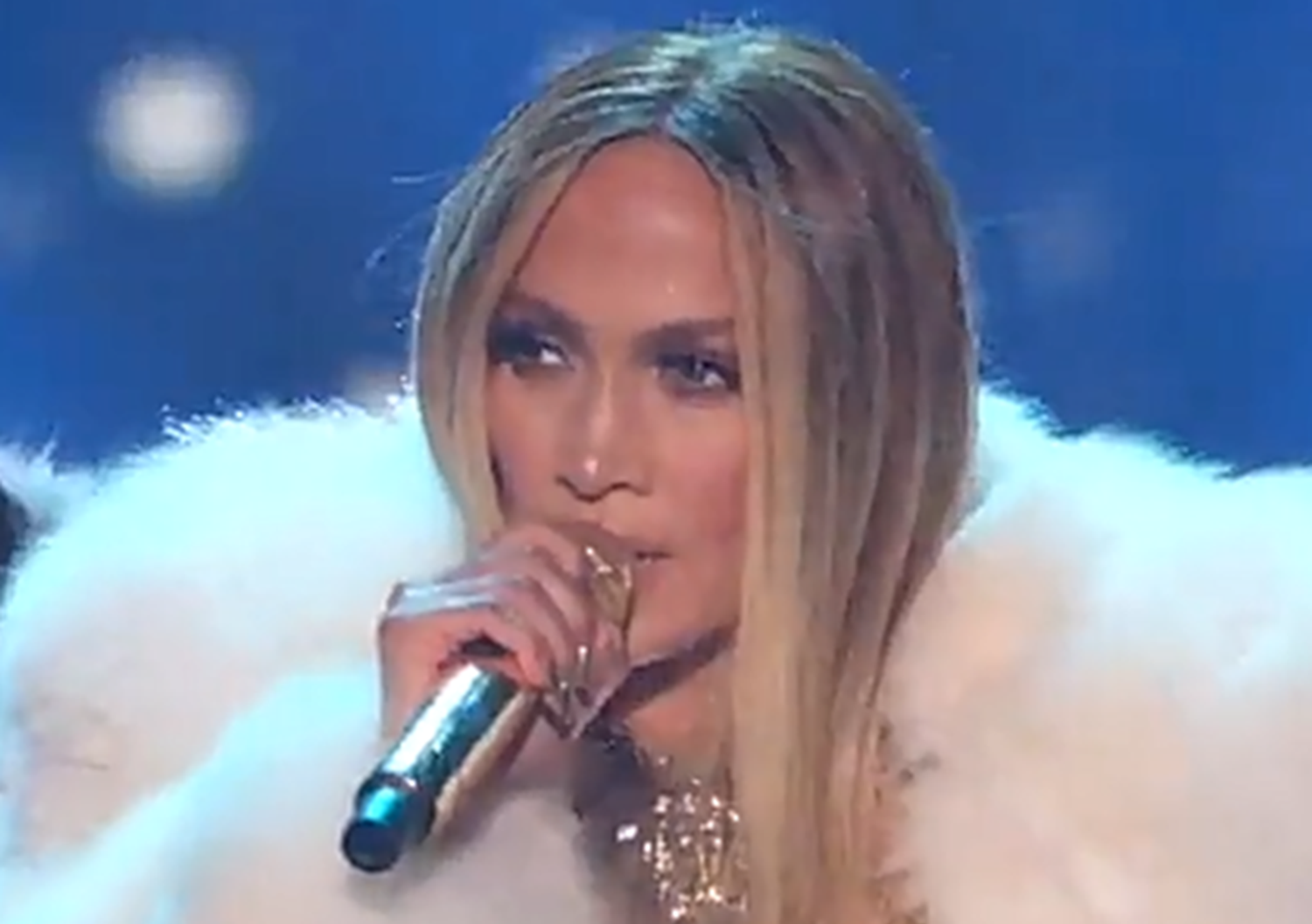 Jennifer Lopez Was Seen Smiling As She Got Out Of A Car In London With ...