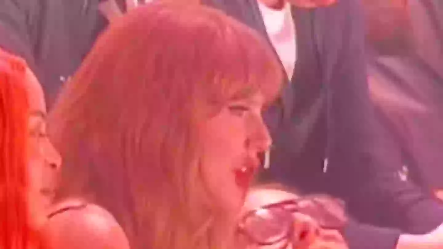 A Lip Reader Identifies The Three Words That Taylor Swift Said During Her Ruthless Jeering At ...