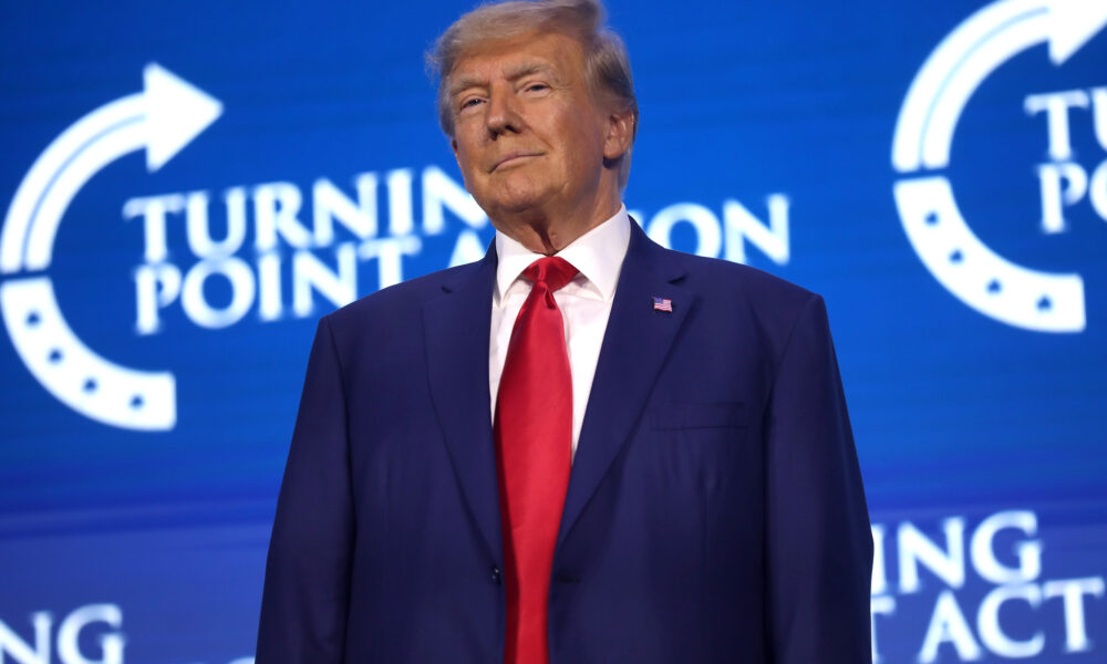 People Were Taken Aback When A Reporter With A Boom Mike Struck Donald ...