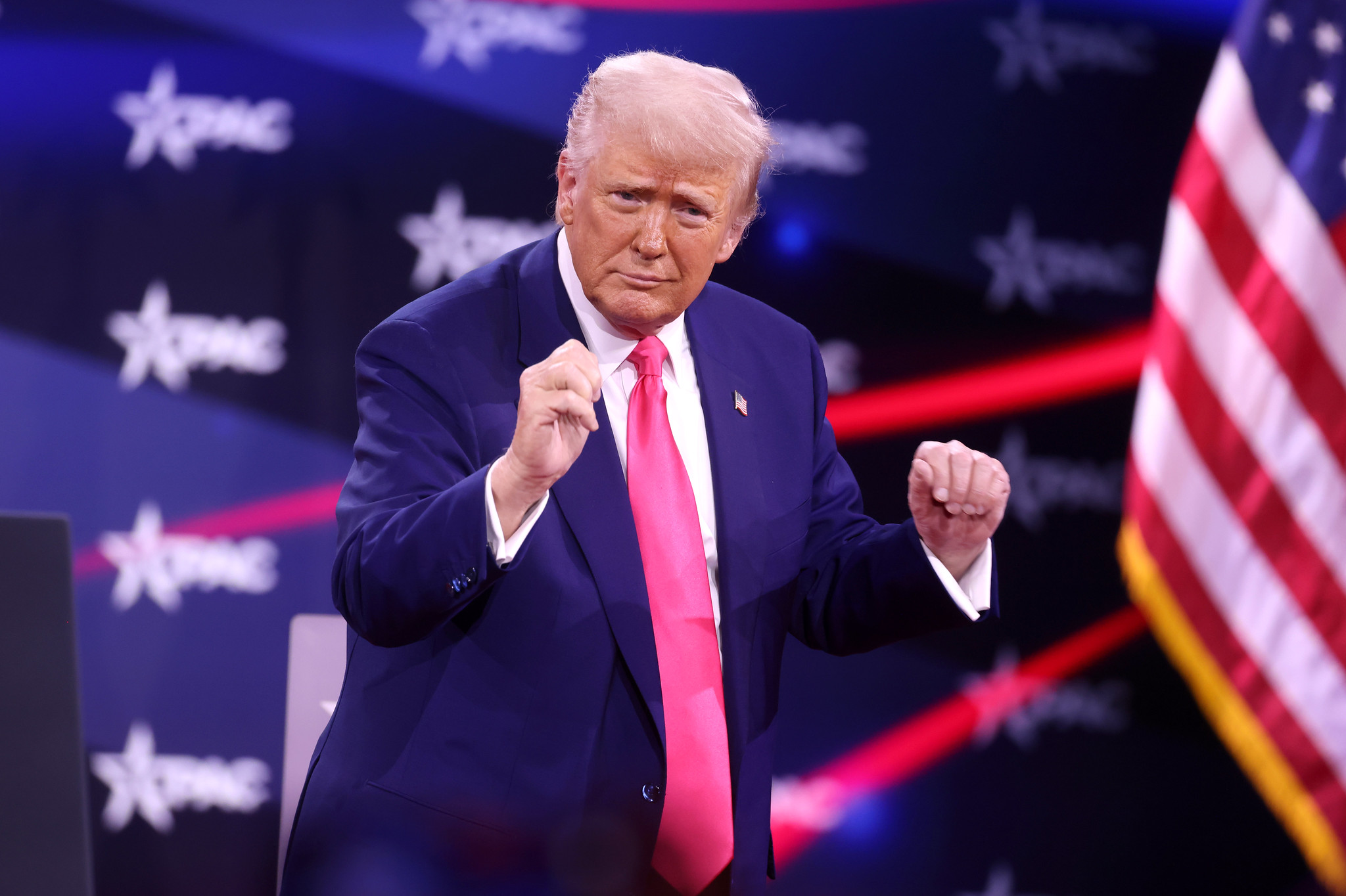 'Dragging' His Right Leg On A Golf Course, Donald Trump Raises Health ...