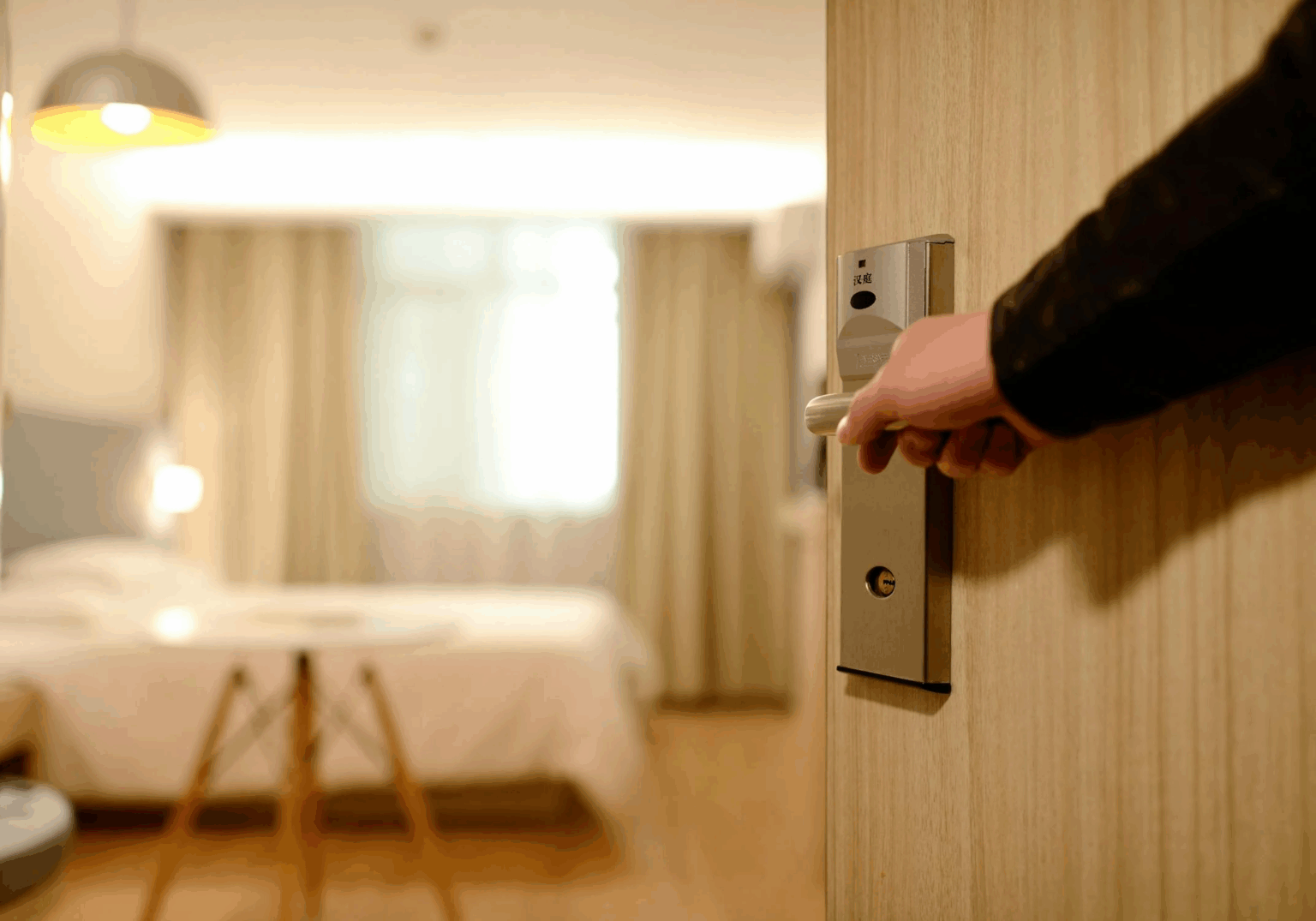 Hotel Warning: 3 Disturbing Signs You Should Never Ignore