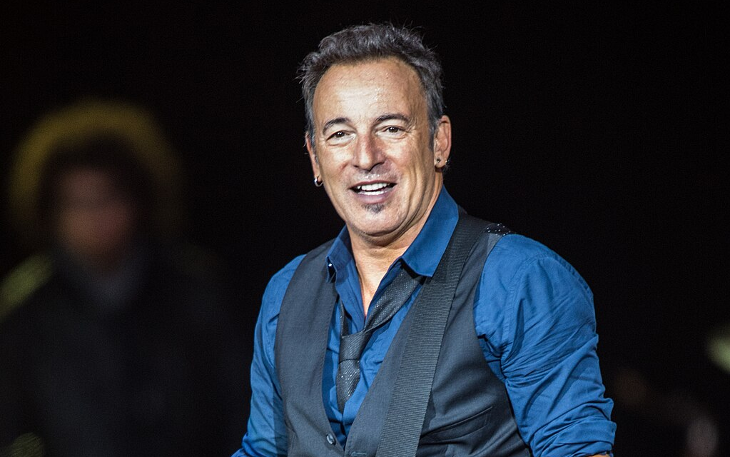 Bruce Springsteen & Tom Jones Blow The Roof Off