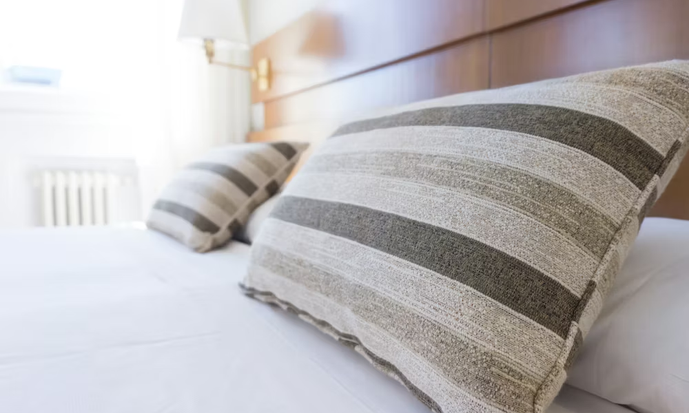 Housekeeper Notices Strange Smell In Billionaire’s Room—What She Found ...